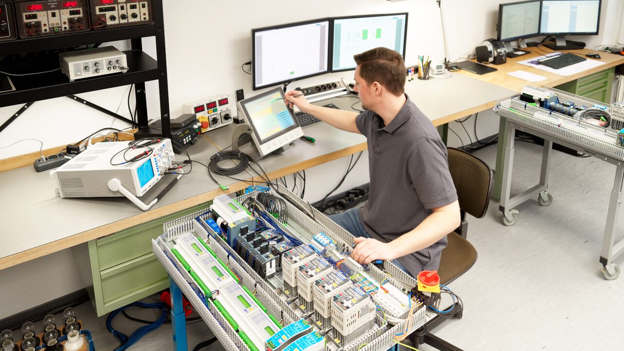 Hardware-Entwicklung spezieller Steuerungselektronik